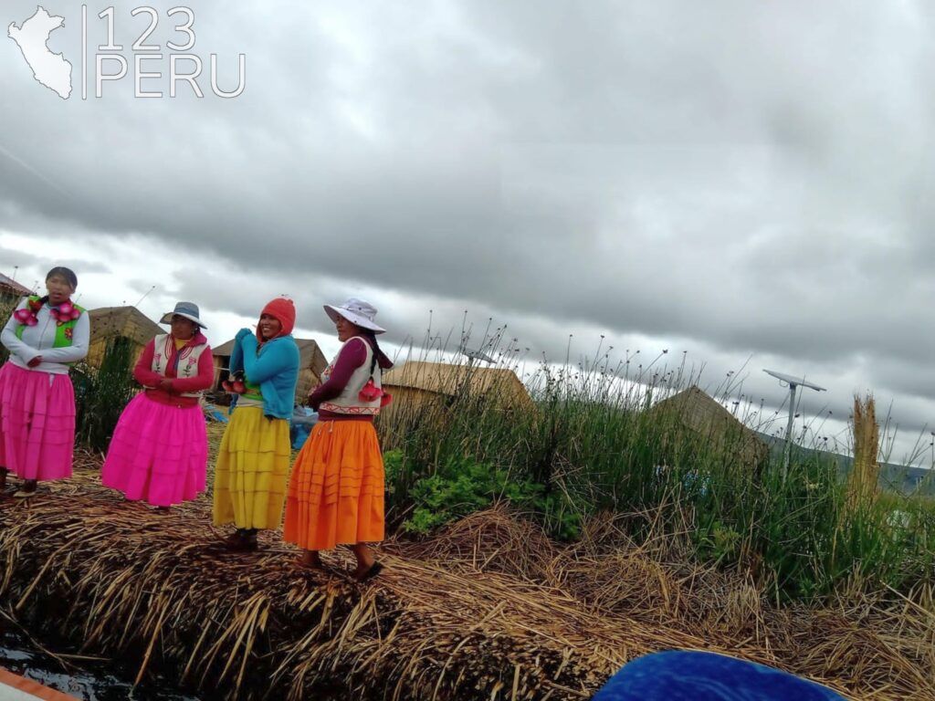Islands of the Uros: islands of totora reeds - 123 Peru